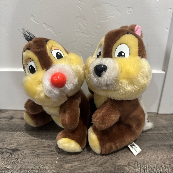 Disney | Toys | Vtg Disneyland Chip And Dale Plush 9 Stuffed Chipmunks ...